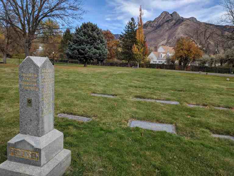 Memorial Holladay Cemetery | JacobBarlow.com