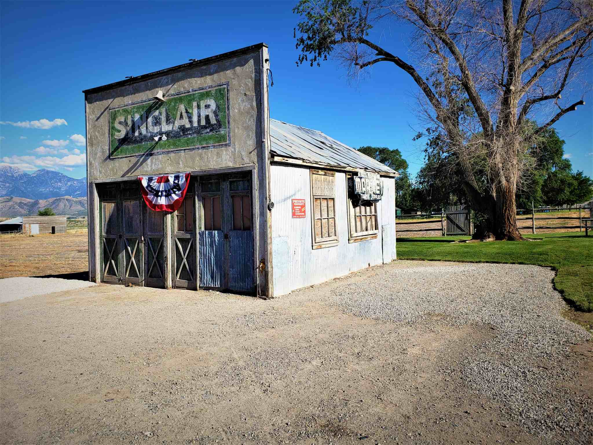 Elberta Sinclair Station | JacobBarlow.com