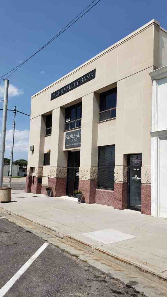 82 W Main St | JacobBarlow.com