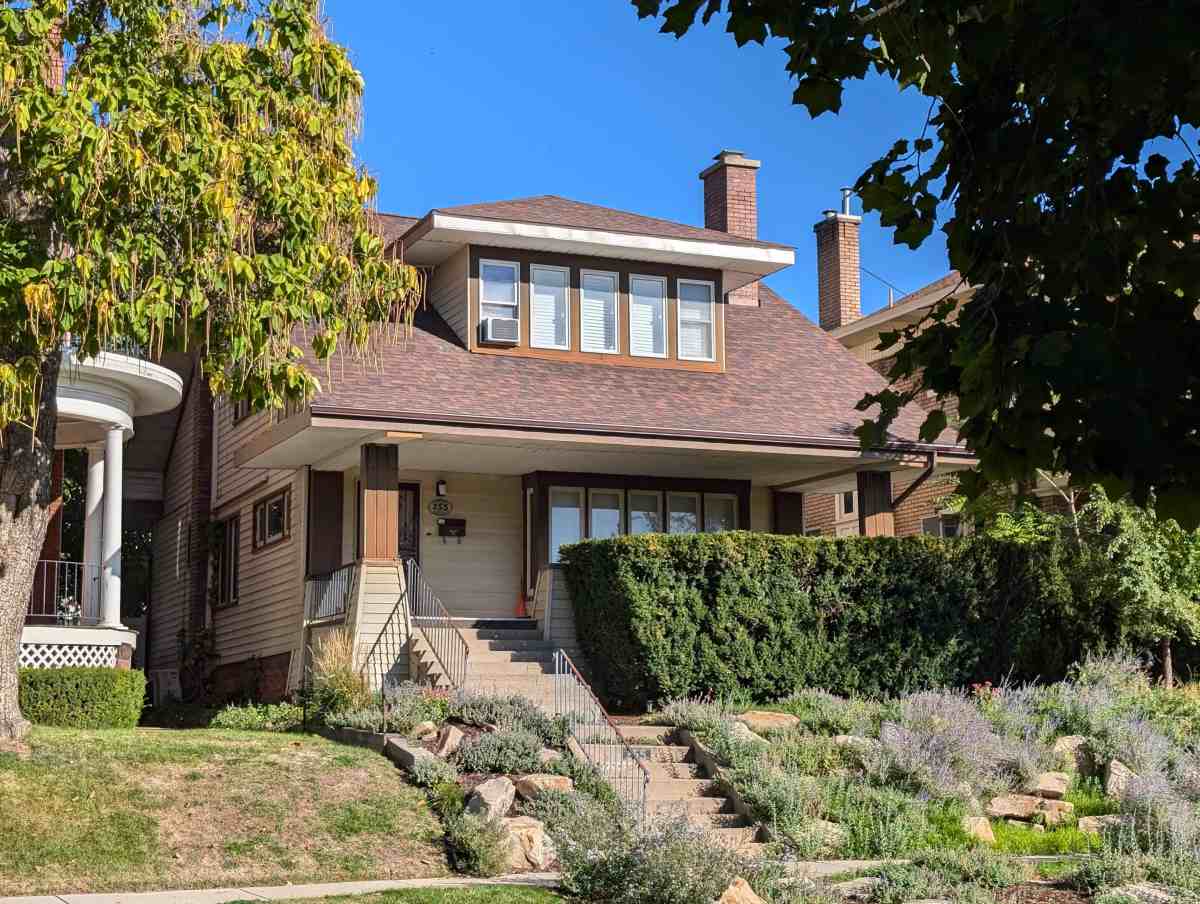 255 Douglas St | JacobBarlow.com